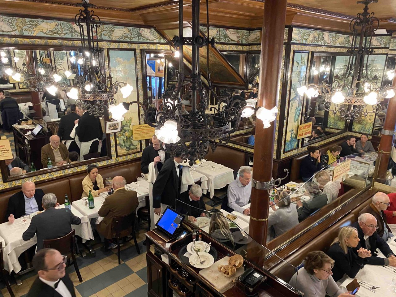 Ernest Hemingways kulinarisches Dreieck: Die 'Brasserie Lipp', das ...